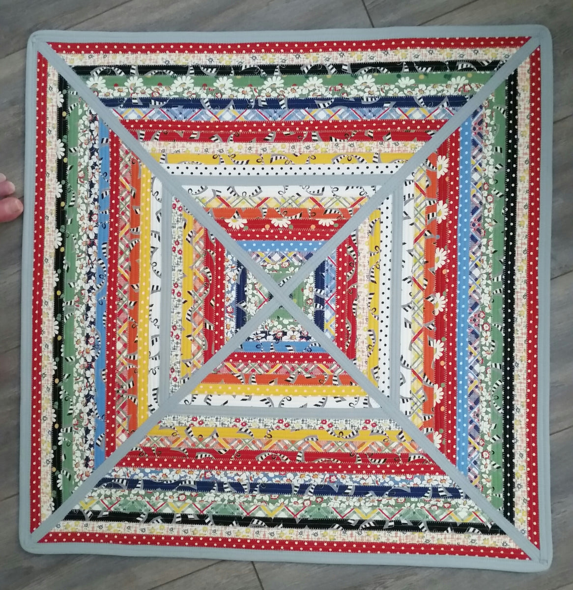 Jelly-Roll Rug+ PLUS (PDF pattern) – RJ Designs / RomaQuilts